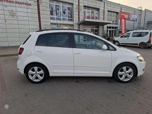 White Volkswagen Golf Plus 2009 in Ukmerge, with an engine capacity of 1.97 L and mileage of 309 thousand km for 2800 €, photo 6 on AUTOMOTO.COM.LV