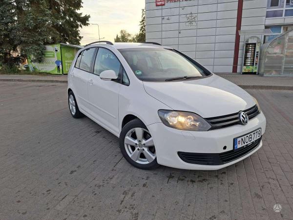 White Volkswagen Golf Plus 2009 in Ukmerge, with an engine capacity of 1.97 L and mileage of 309 thousand km for 2800 €, photo 7 on AUTOMOTO.COM.LV