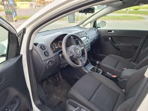 White Volkswagen Golf Plus 2009 in Ukmerge, with an engine capacity of 1.97 L and mileage of 309 thousand km for 2800 €, photo 9 on AUTOMOTO.COM.LV