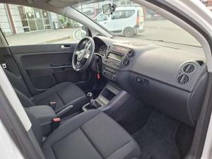 White Volkswagen Golf Plus 2009 in Ukmerge, with an engine capacity of 1.97 L and mileage of 309 thousand km for 2800 €, photo 10 on AUTOMOTO.COM.LV