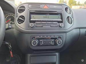 White Volkswagen Golf Plus 2009 in Ukmerge, with an engine capacity of 1.97 L and mileage of 309 thousand km for 2800 €, photo 12 on AUTOMOTO.COM.LV