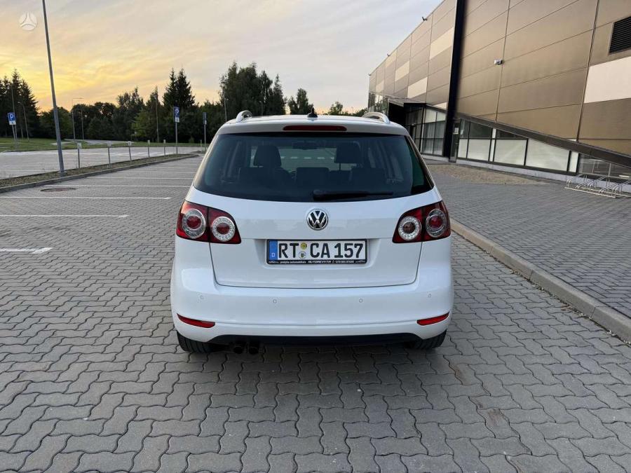 Balts Volkswagen Golf Plus 2010 Panevēža, ar dzinēja tilpumu 1.97 L un nobraukumu 274 tūkst. km par 4600 €, foto 6 vietnē AUTOMOTO.COM.LV