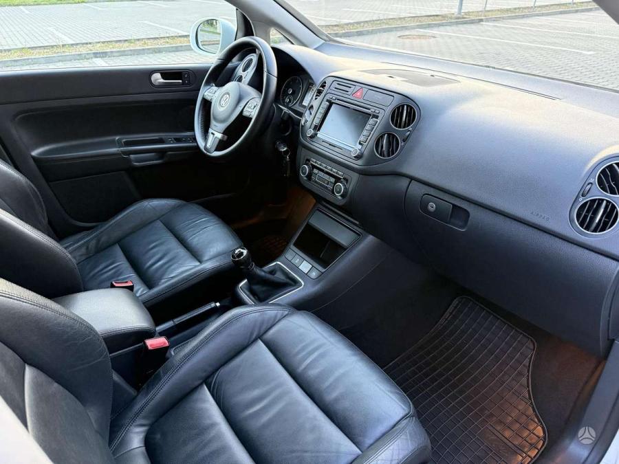 Balts Volkswagen Golf Plus 2010 Panevēža, ar dzinēja tilpumu 1.97 L un nobraukumu 274 tūkst. km par 4600 €, foto 14 vietnē AUTOMOTO.COM.LV