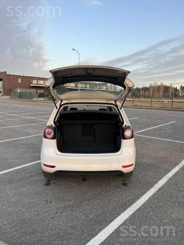 Balts Volkswagen Golf Plus 2011 Rīga, ar dzinēja tilpumu 1.60 L un nobraukumu 361 tūkst. km par 1699 €, foto 5 vietnē AUTOMOTO.COM.LV