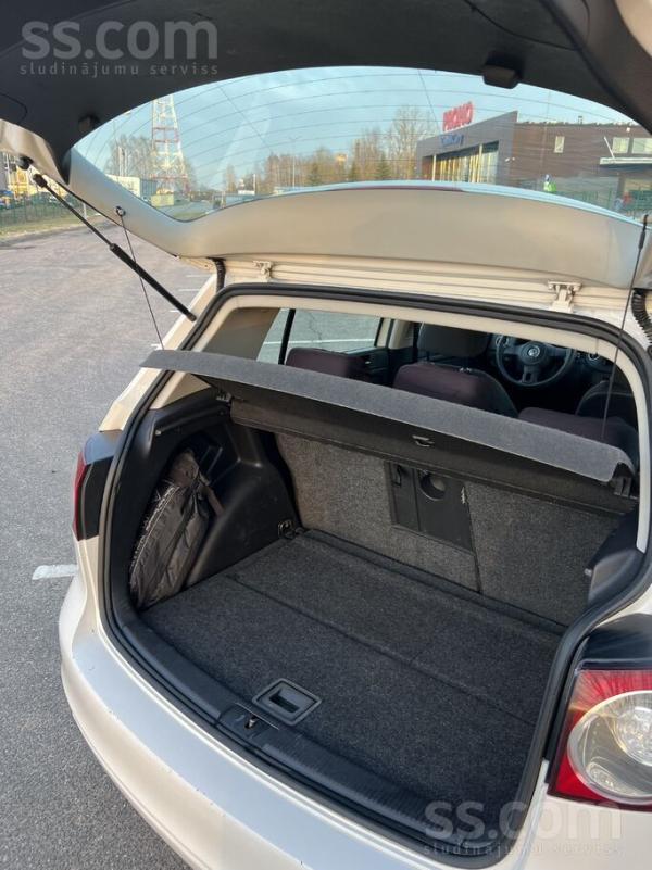 White Volkswagen Golf Plus 2011 in Riga, with an engine capacity of 1.60 L and mileage of 361 thousand km for 1699 €, photo 3 on AUTOMOTO.COM.LV