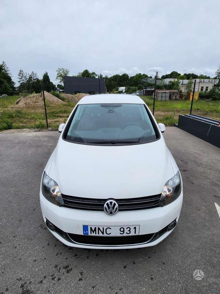 White Volkswagen Golf Plus 2012 in Kaunas, with an engine capacity of 1.60 L and mileage of 195 thousand km for 4800 €, photo 1 on AUTOMOTO.COM.LV
