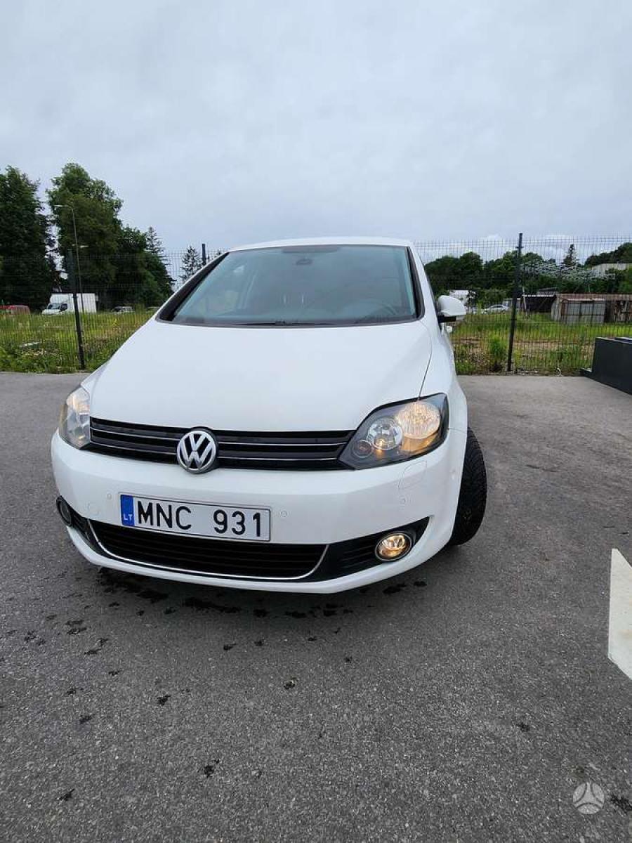 White Volkswagen Golf Plus 2012 in Kaunas, with an engine capacity of 1.60 L and mileage of 195 thousand km for 4800 €, photo 4 on AUTOMOTO.COM.LV