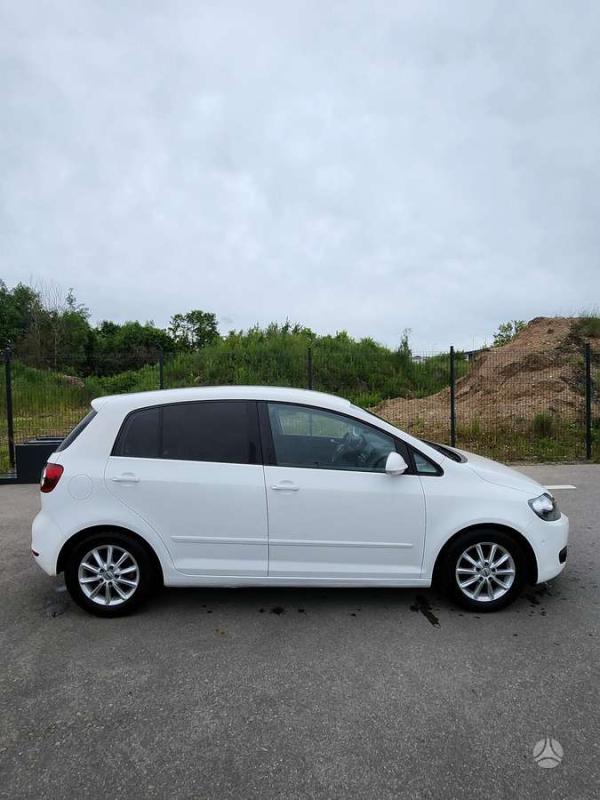 Balts Volkswagen Golf Plus 2012 Kauņa, ar dzinēja tilpumu 1.60 L un nobraukumu 195 tūkst. km par 4800 €, foto 5 vietnē AUTOMOTO.COM.LV