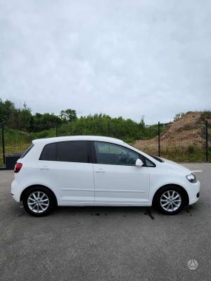 White Volkswagen Golf Plus 2012 in Kaunas, with an engine capacity of 1.60 L and mileage of 195 thousand km for 4800 €, photo 6 on AUTOMOTO.COM.LV