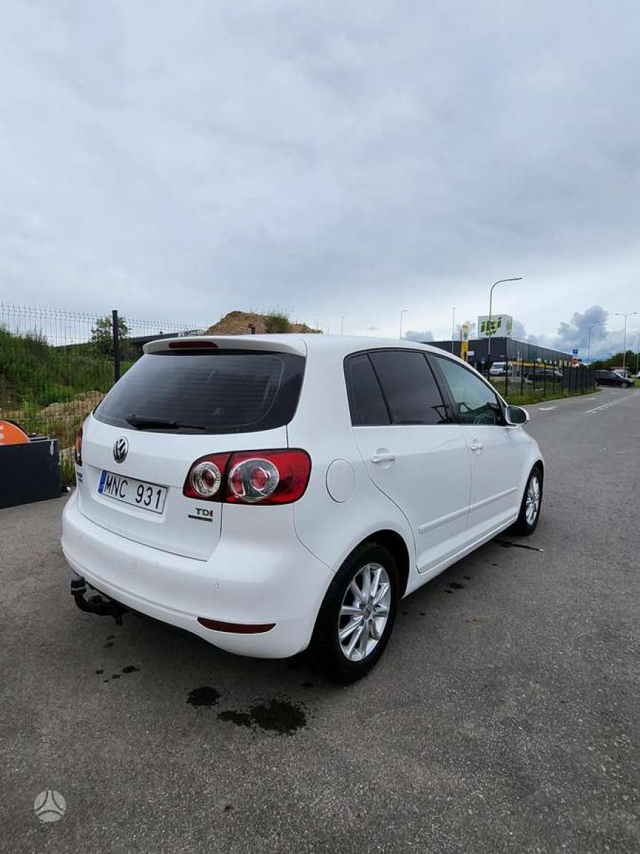 White Volkswagen Golf Plus 2012 in Kaunas, with an engine capacity of 1.60 L and mileage of 195 thousand km for 4800 €, photo 7 on AUTOMOTO.COM.LV