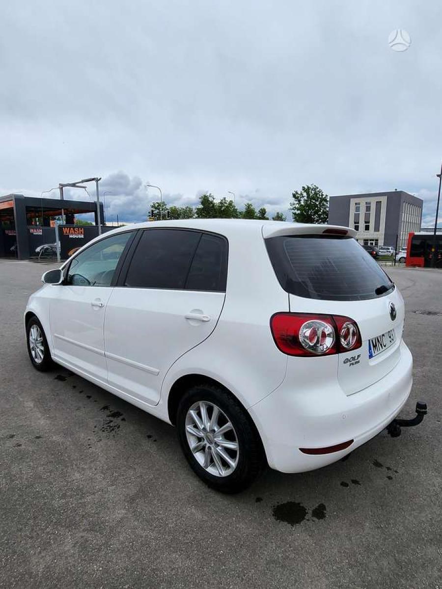 White Volkswagen Golf Plus 2012 in Kaunas, with an engine capacity of 1.60 L and mileage of 195 thousand km for 4800 €, photo 9 on AUTOMOTO.COM.LV