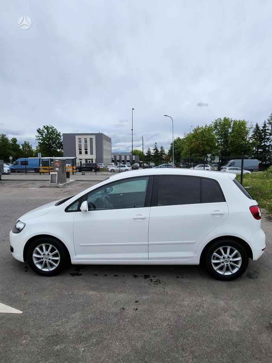 White Volkswagen Golf Plus 2012 in Kaunas, with an engine capacity of 1.60 L and mileage of 195 thousand km for 4800 €, photo 10 on AUTOMOTO.COM.LV