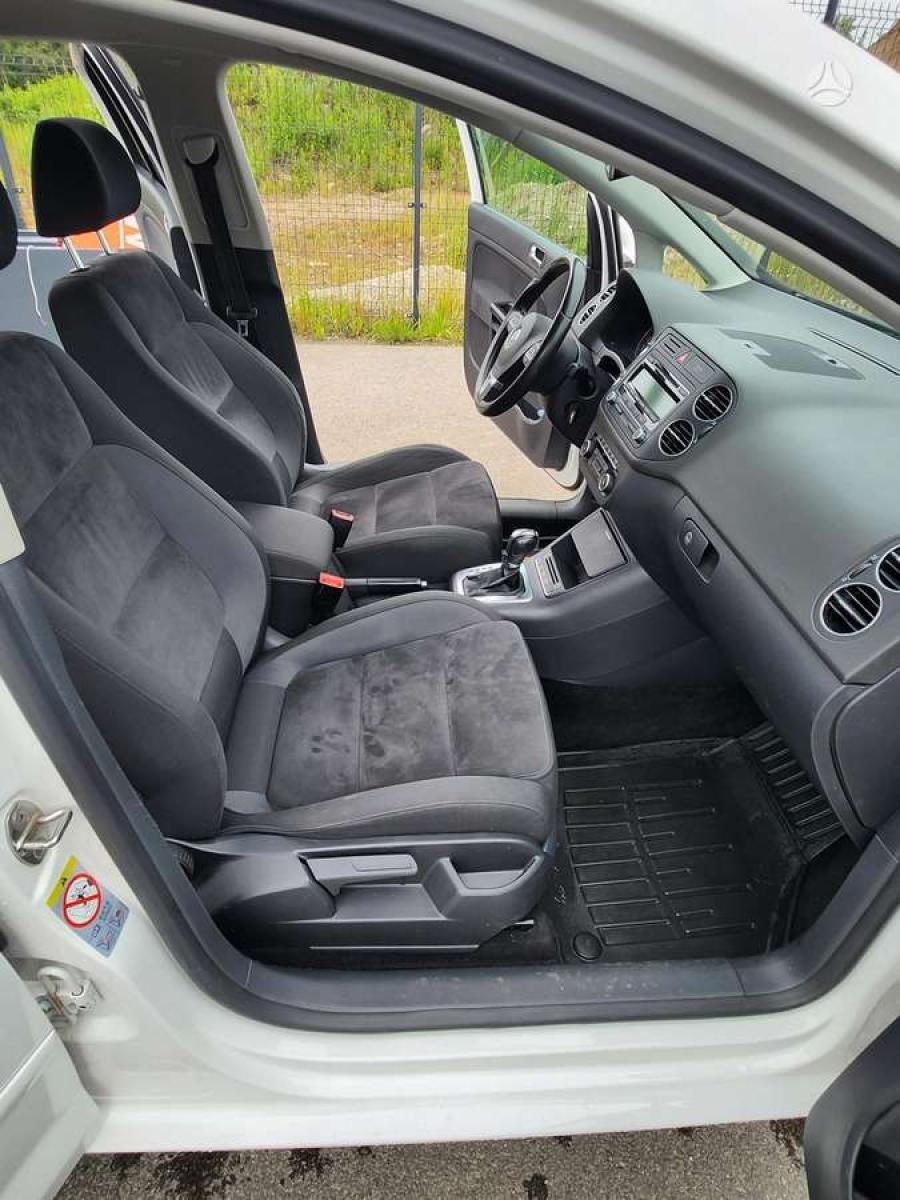 White Volkswagen Golf Plus 2012 in Kaunas, with an engine capacity of 1.60 L and mileage of 195 thousand km for 4800 €, photo 12 on AUTOMOTO.COM.LV