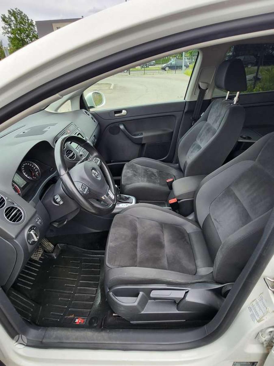 White Volkswagen Golf Plus 2012 in Kaunas, with an engine capacity of 1.60 L and mileage of 195 thousand km for 4800 €, photo 13 on AUTOMOTO.COM.LV