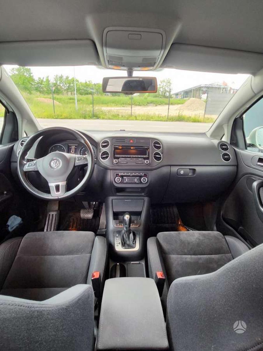 White Volkswagen Golf Plus 2012 in Kaunas, with an engine capacity of 1.60 L and mileage of 195 thousand km for 4800 €, photo 14 on AUTOMOTO.COM.LV
