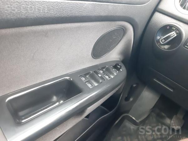 Balts Volkswagen Golf Plus 2012 Daugavpils, ar dzinēja tilpumu 1.60 L un nobraukumu 0 tūkst. km par 4150 €, foto 10 vietnē AUTOMOTO.COM.LV