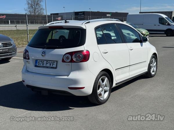 White Volkswagen Golf Plus 2014 in Tallinn, with an engine capacity of 1.20 L and mileage of 155 thousand km for 5990 €, photo 2 on AUTOMOTO.COM.LV