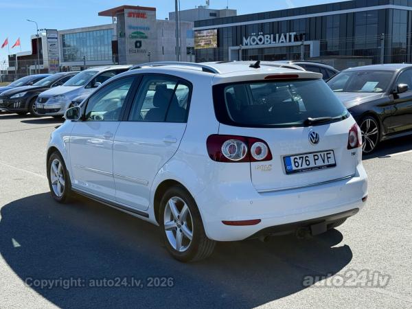White Volkswagen Golf Plus 2014 in Tallinn, with an engine capacity of 1.20 L and mileage of 155 thousand km for 5990 €, photo 4 on AUTOMOTO.COM.LV
