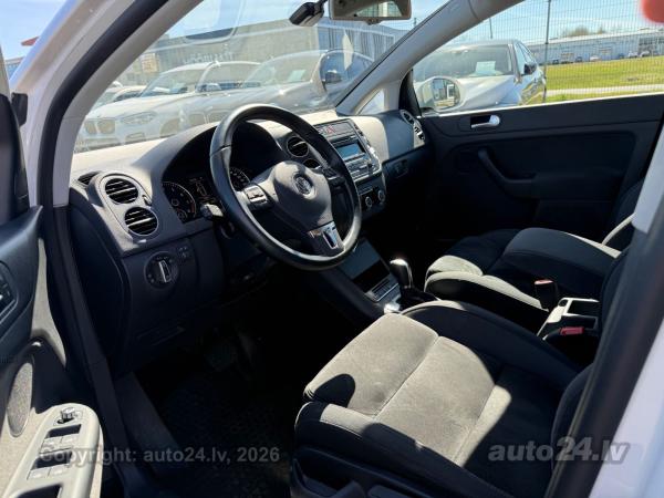 White Volkswagen Golf Plus 2014 in Tallinn, with an engine capacity of 1.20 L and mileage of 155 thousand km for 5990 €, photo 5 on AUTOMOTO.COM.LV