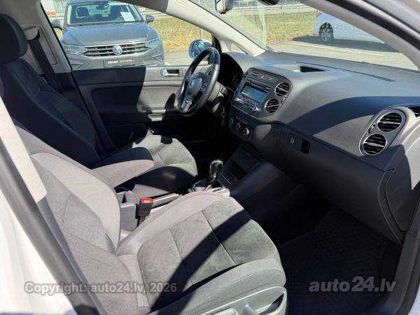 White Volkswagen Golf Plus 2014 in Tallinn, with an engine capacity of 1.20 L and mileage of 155 thousand km for 5990 €, photo 8 on AUTOMOTO.COM.LV