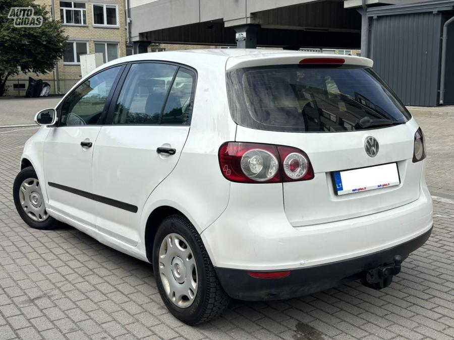 Balts Volkswagen Golf Plus 2005 Kauņa, ar dzinēja tilpumu 1.40 L un nobraukumu 220 tūkst. km par 1250 €, foto 4 vietnē AUTOMOTO.COM.LV