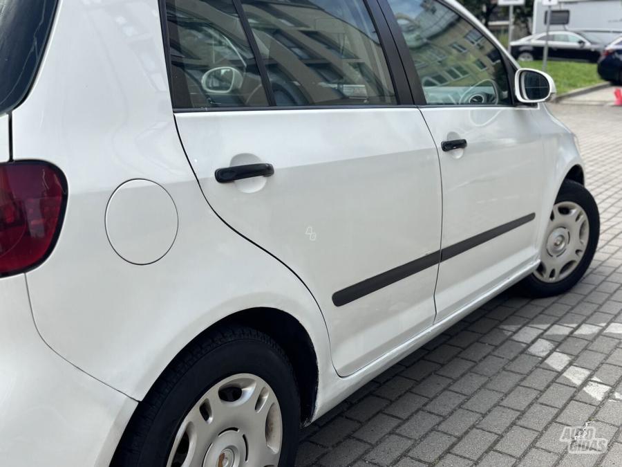 Balts Volkswagen Golf Plus 2005 Kauņa, ar dzinēja tilpumu 1.40 L un nobraukumu 220 tūkst. km par 1250 €, foto 6 vietnē AUTOMOTO.COM.LV
