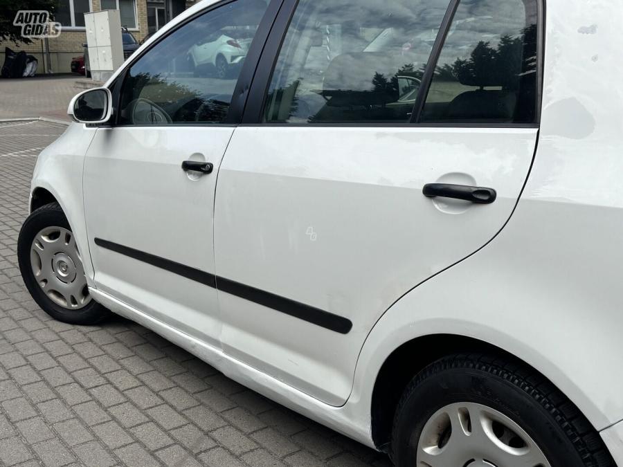 Balts Volkswagen Golf Plus 2005 Kauņa, ar dzinēja tilpumu 1.40 L un nobraukumu 220 tūkst. km par 1250 €, foto 7 vietnē AUTOMOTO.COM.LV