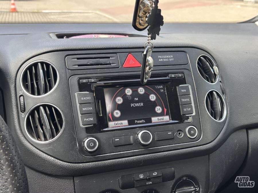 Balts Volkswagen Golf Plus 2005 Kauņa, ar dzinēja tilpumu 1.40 L un nobraukumu 220 tūkst. km par 1250 €, foto 11 vietnē AUTOMOTO.COM.LV