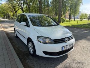 White Volkswagen Golf Plus 2011 in Valmiera, with an engine capacity of 1.60 L and mileage of 362 thousand km for 2290 €, photo 5 on AUTOMOTO.COM.LV
