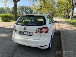 White Volkswagen Golf Plus 2011 in Valmiera, with an engine capacity of 1.60 L and mileage of 362 thousand km for 2290 €, photo 9 on AUTOMOTO.COM.LV