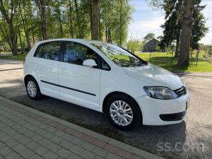 White Volkswagen Golf Plus 2011 in Valmiera, with an engine capacity of 1.60 L and mileage of 362 thousand km for 2290 €, photo 13 on AUTOMOTO.COM.LV