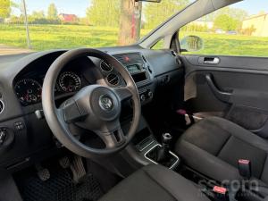 White Volkswagen Golf Plus 2011 in Valmiera, with an engine capacity of 1.60 L and mileage of 362 thousand km for 2290 €, photo 14 on AUTOMOTO.COM.LV