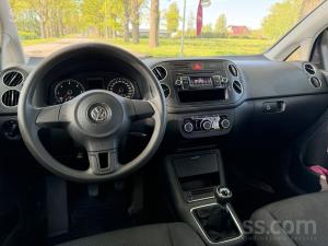 White Volkswagen Golf Plus 2011 in Valmiera, with an engine capacity of 1.60 L and mileage of 362 thousand km for 2290 €, photo 15 on AUTOMOTO.COM.LV
