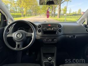 White Volkswagen Golf Plus 2011 in Valmiera, with an engine capacity of 1.60 L and mileage of 362 thousand km for 2290 €, photo 16 on AUTOMOTO.COM.LV