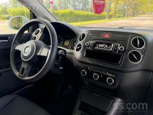 White Volkswagen Golf Plus 2011 in Valmiera, with an engine capacity of 1.60 L and mileage of 362 thousand km for 2290 €, photo 22 on AUTOMOTO.COM.LV