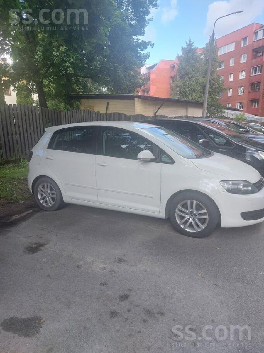 Balts Volkswagen Golf Plus 2011 Ogre, ar dzinēja tilpumu 1.60 L un nobraukumu 235 tūkst. km par 3990 €, foto 3 vietnē AUTOMOTO.COM.LV