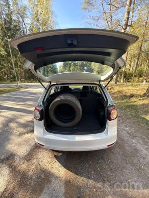Balts Volkswagen Golf Plus 2011 Ogre, ar dzinēja tilpumu 1.60 L un nobraukumu 235 tūkst. km par 3990 €, foto 4 vietnē AUTOMOTO.COM.LV