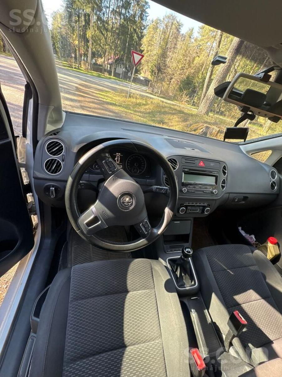 Balts Volkswagen Golf Plus 2011 Ogre, ar dzinēja tilpumu 1.60 L un nobraukumu 235 tūkst. km par 3990 €, foto 5 vietnē AUTOMOTO.COM.LV