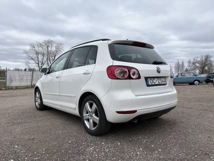 Balts Volkswagen Golf Plus 2012 Daugavpils, ar dzinēja tilpumu 1.60 L un nobraukumu 361 tūkst. km par 4150 €, foto 4 vietnē AUTOMOTO.COM.LV