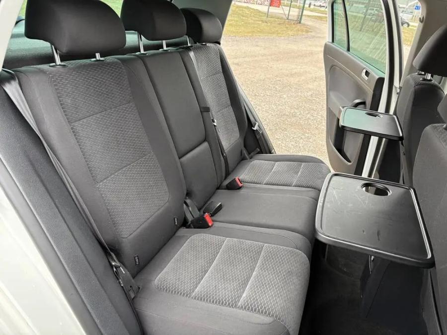 Balts Volkswagen Golf Plus 2012 Daugavpils, ar dzinēja tilpumu 1.60 L un nobraukumu 361 tūkst. km par 4150 €, foto 21 vietnē AUTOMOTO.COM.LV