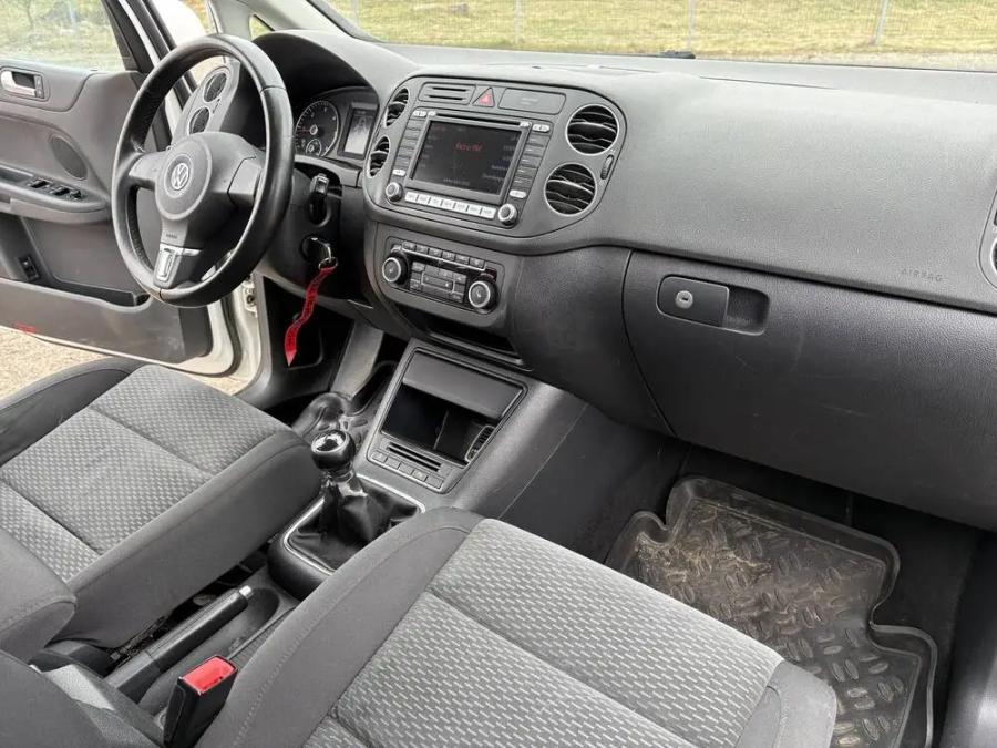 Balts Volkswagen Golf Plus 2012 Daugavpils, ar dzinēja tilpumu 1.60 L un nobraukumu 361 tūkst. km par 4150 €, foto 23 vietnē AUTOMOTO.COM.LV