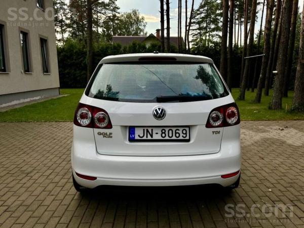 Balts Volkswagen Golf Plus 2012 Rīga, ar dzinēja tilpumu 1.60 L un nobraukumu 157 tūkst. km par 4500 €, foto 2 vietnē AUTOMOTO.COM.LV