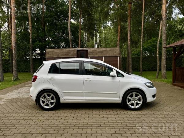Balts Volkswagen Golf Plus 2012 Rīga, ar dzinēja tilpumu 1.60 L un nobraukumu 157 tūkst. km par 4500 €, foto 3 vietnē AUTOMOTO.COM.LV
