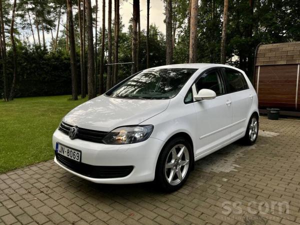 Balts Volkswagen Golf Plus 2012 Rīga, ar dzinēja tilpumu 1.60 L un nobraukumu 157 tūkst. km par 4500 €, foto 4 vietnē AUTOMOTO.COM.LV