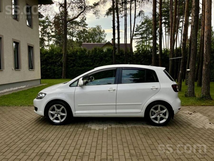 Белый Фольксваген Гольф Плюс 2012 в Рига, объемом двигателя 1.60 л и пробегом 157 тыс. км за 4500 €, фото 6 на AUTOMOTO.COM.LV