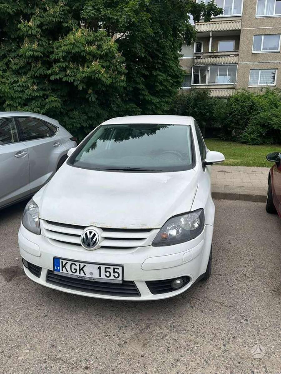 White Volkswagen Golf Plus 2008 in Vilnius, with an engine capacity of 1.40 L and mileage of 331 thousand km for 1800 €, photo 1 on AUTOMOTO.COM.LV