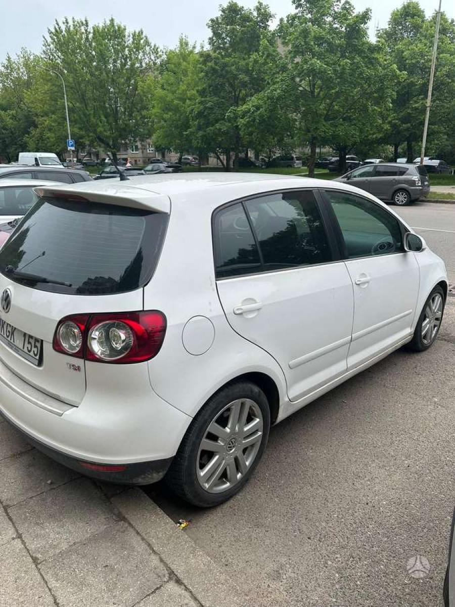 White Volkswagen Golf Plus 2008 in Vilnius, with an engine capacity of 1.40 L and mileage of 331 thousand km for 1800 €, photo 3 on AUTOMOTO.COM.LV