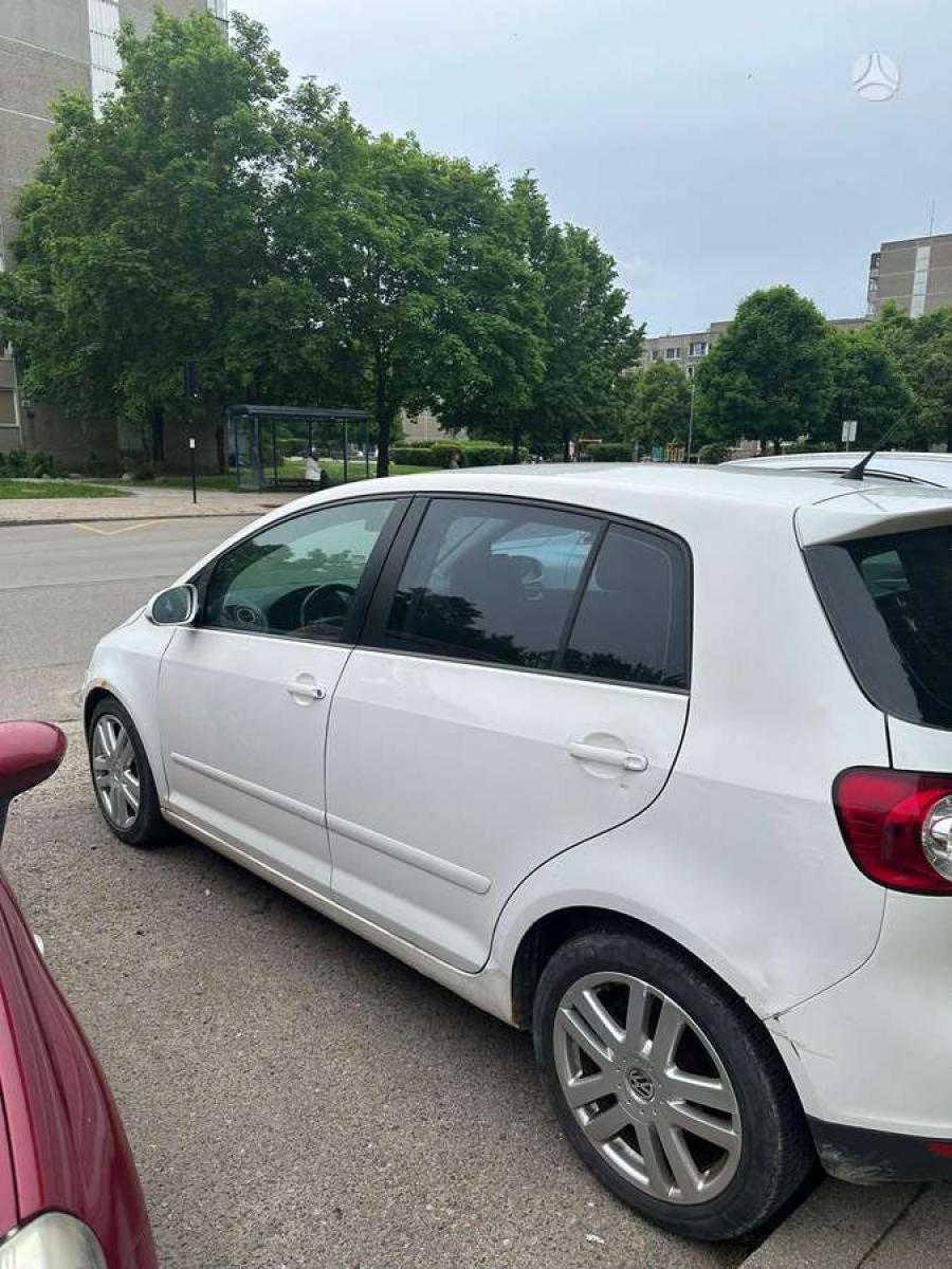 White Volkswagen Golf Plus 2008 in Vilnius, with an engine capacity of 1.40 L and mileage of 331 thousand km for 1800 €, photo 4 on AUTOMOTO.COM.LV