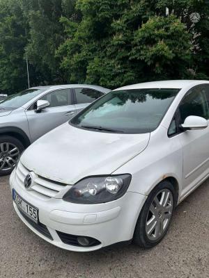White Volkswagen Golf Plus 2008 in Vilnius, with an engine capacity of 1.40 L and mileage of 331 thousand km for 1800 €, photo 6 on AUTOMOTO.COM.LV