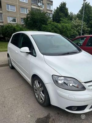 White Volkswagen Golf Plus 2008 in Vilnius, with an engine capacity of 1.40 L and mileage of 331 thousand km for 1800 €, photo 7 on AUTOMOTO.COM.LV